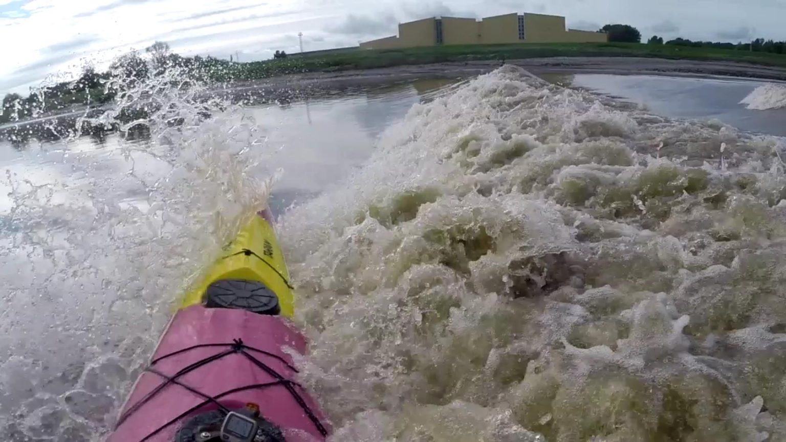 Video – Monday Morning Bongo – Dee Bore – Performance Sea Kayak